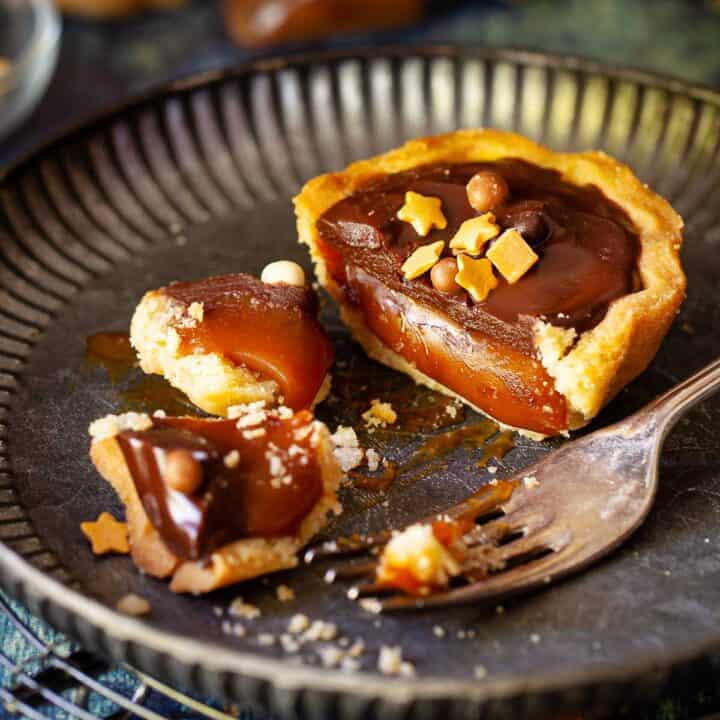 Individual Chocolate Caramel Tarts - Little Sugar Snaps
