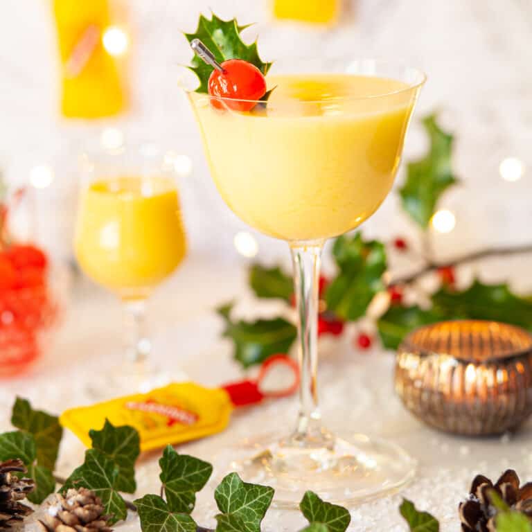 Warninks Advocaat Snowball Cocktail with Ginger Beer - Little Sugar Snaps