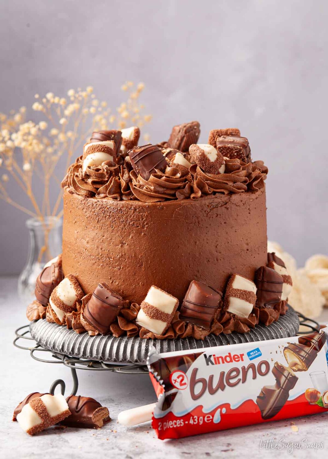 Kinder Bueno Cake - Little Sugar Snaps
