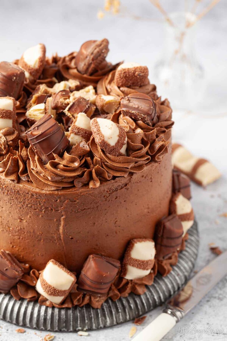 Kinder Bueno Cake - Little Sugar Snaps